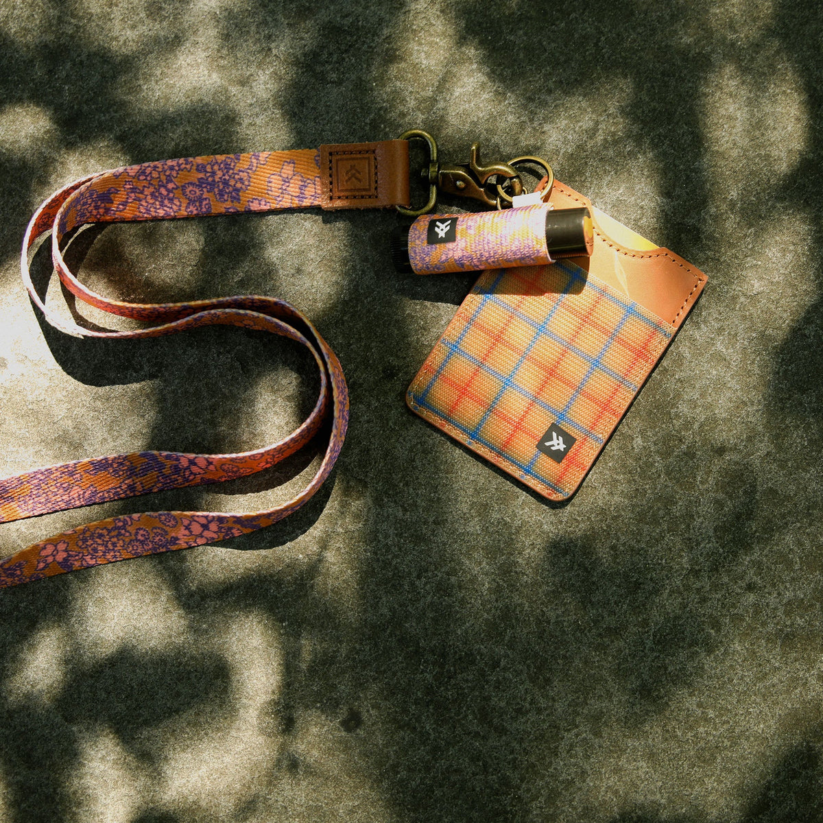 James | Vertical Wallet | RFID-Protected Leather | Thread® · Thread®