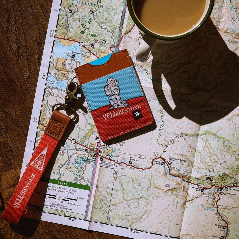 Yellowstone | Vertical Wallet | RFID-Protected Leather | Thread® · Thread®